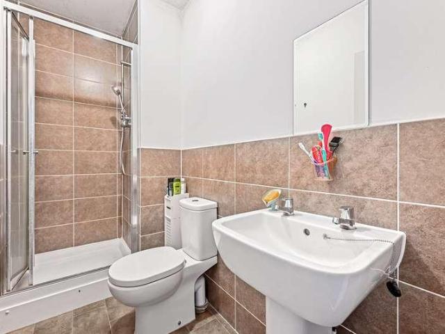 5 bed property for sale