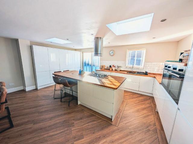 5 bed property for sale