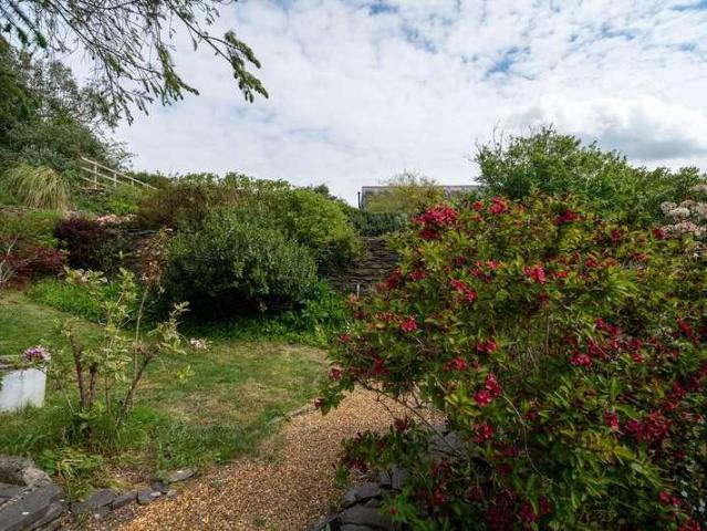 5 bed property for sale