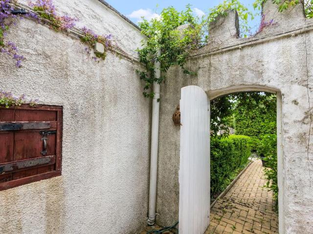 5 bed property for sale