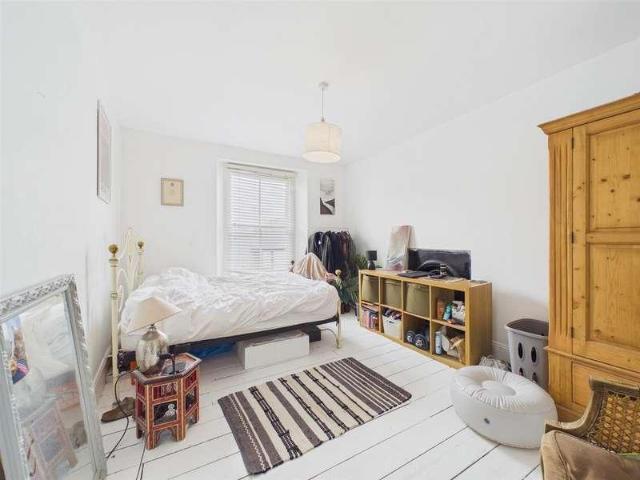 5 bed property for sale