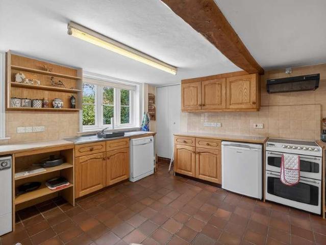 5 bed property for sale