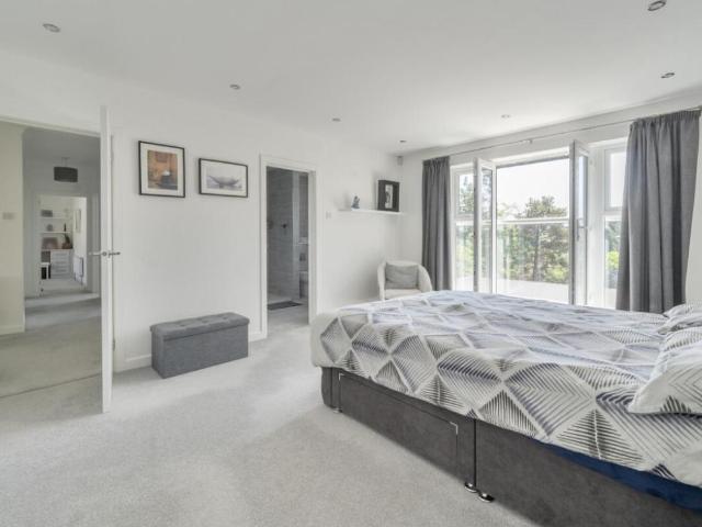 5 bed property for sale
