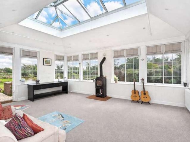 5 bed property for sale