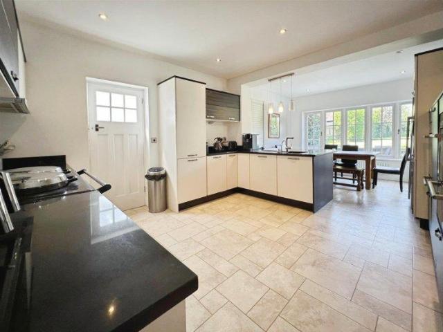 5 bed property for sale