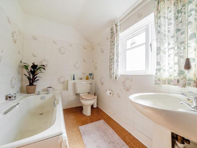 5 bed property for sale