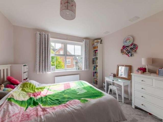 5 bed property for sale