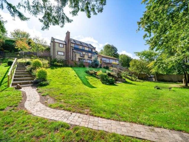 5 bed property for sale