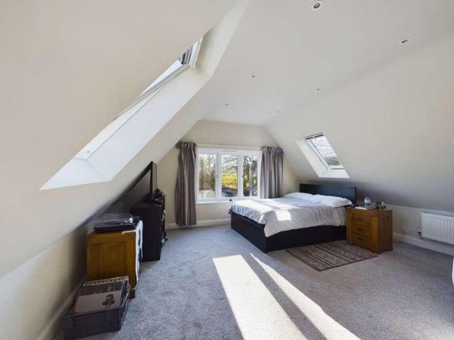 5 bed property for sale