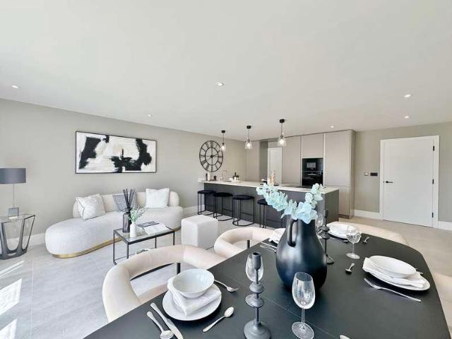 5 bed property for sale
