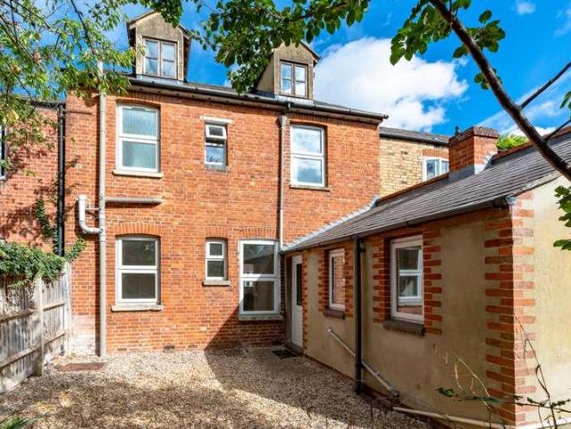 5 bed property for sale
