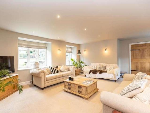 5 bed property for sale