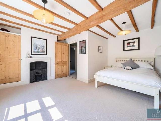 5 bed property for sale