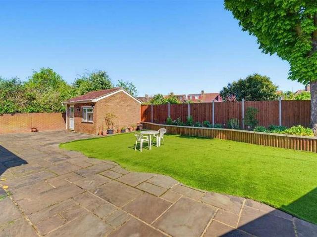 5 bed property for sale