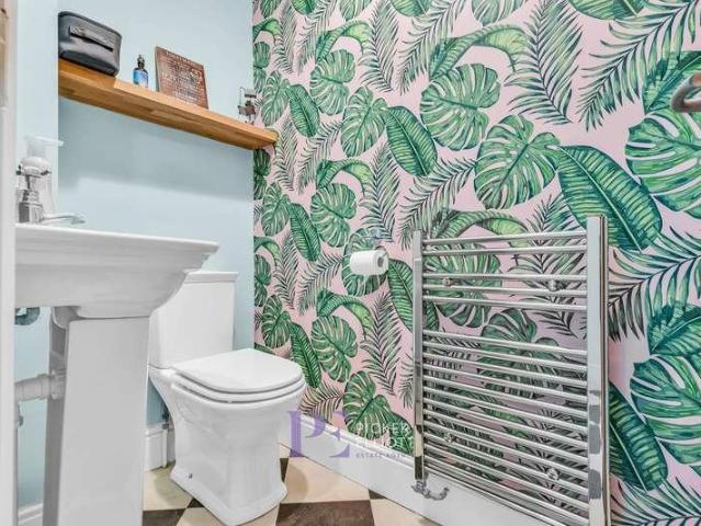 5 bed property for sale