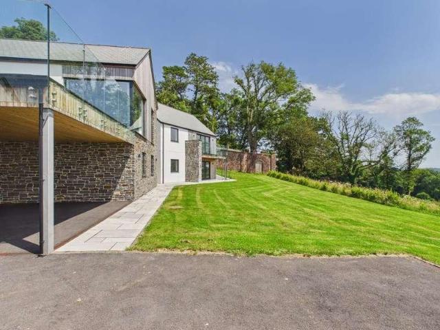 5 bed property for sale