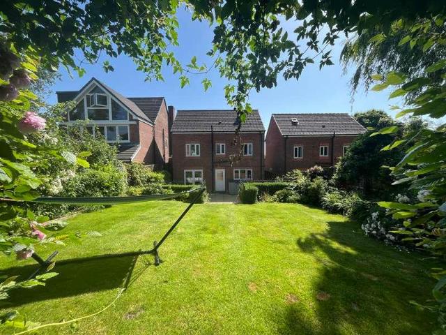 5 bed property for sale