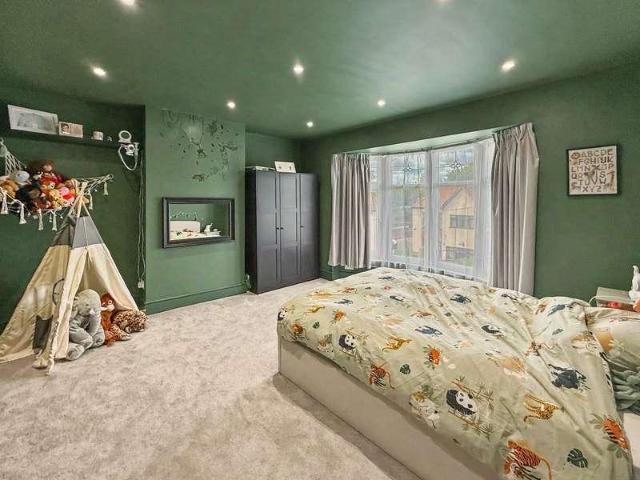 5 bed property for sale
