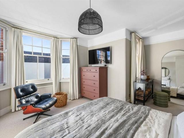 5 bed property for sale