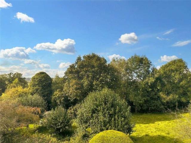 5 bed property for sale