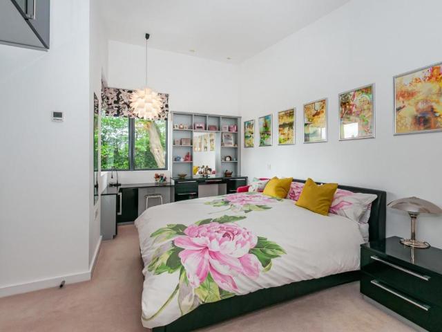 5 bed property for sale