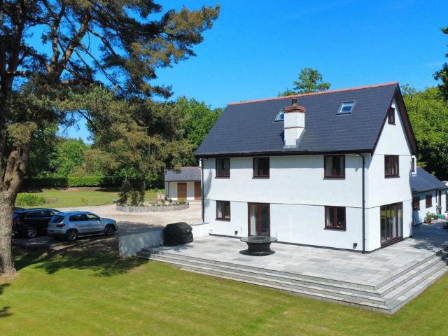 5 bed property for sale