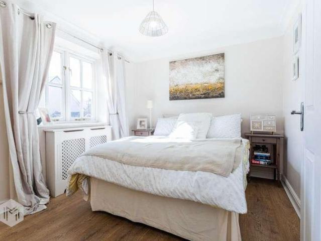 5 bed property for sale