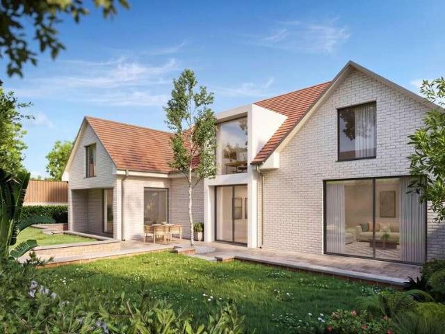 5 bed property for sale