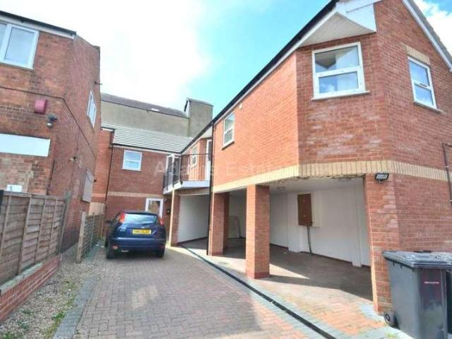 5 bed property for sale
