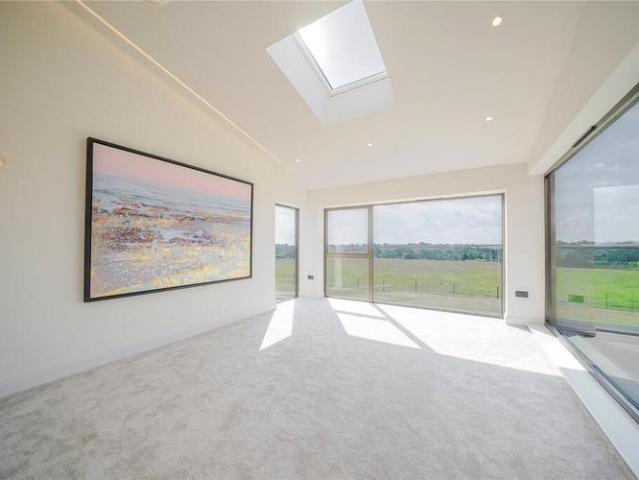 5 bed house for sale