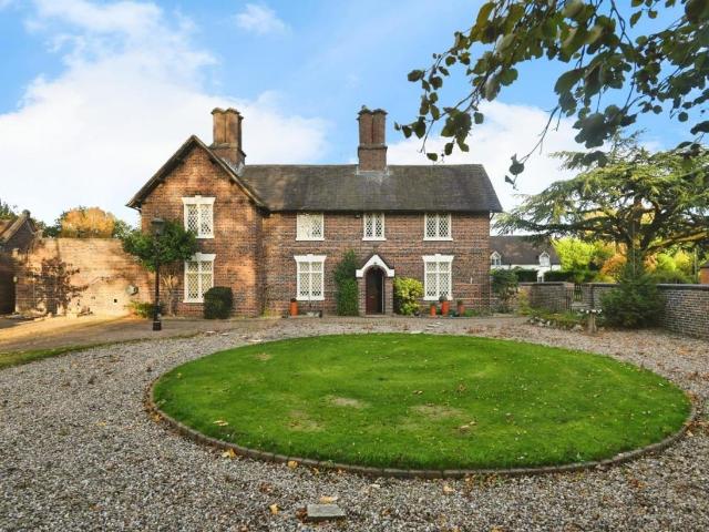 5 bed property for sale
