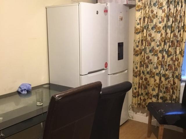 5 bed rooms 1 reception
