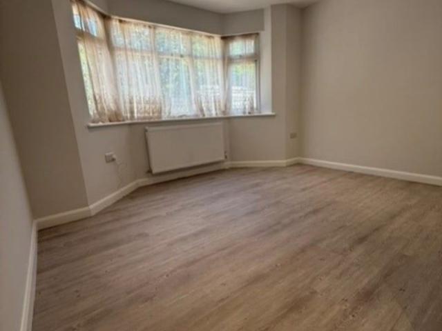 5 Bed Semi Detached House, Monks Park Gardens, HA9
