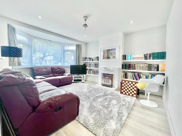 5 Bed Semi Detached House, Mossville Gardens, SM4