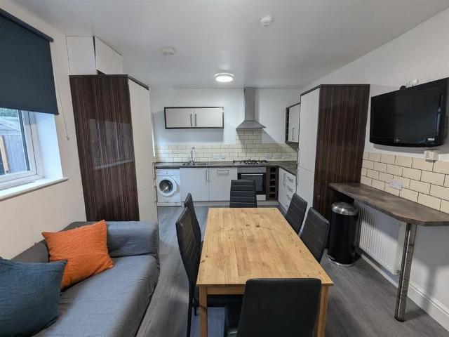 5 Bed Semi Detached House, Beeston Road, NG7