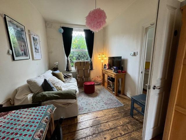 5 Bed Semi Detached House, Brocklehurst Street, SE14