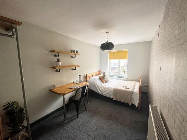 5 Bed Semi Detached House, Clarendon Road, BN3