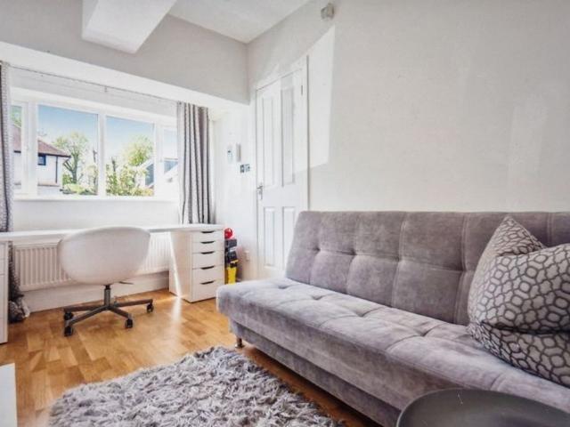 5 Bed Semi Detached House, Eden Road, CR0