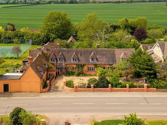 5 bed Semi Detached House for Rent