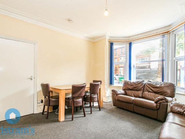 5 bed Semi Detached House for Rent