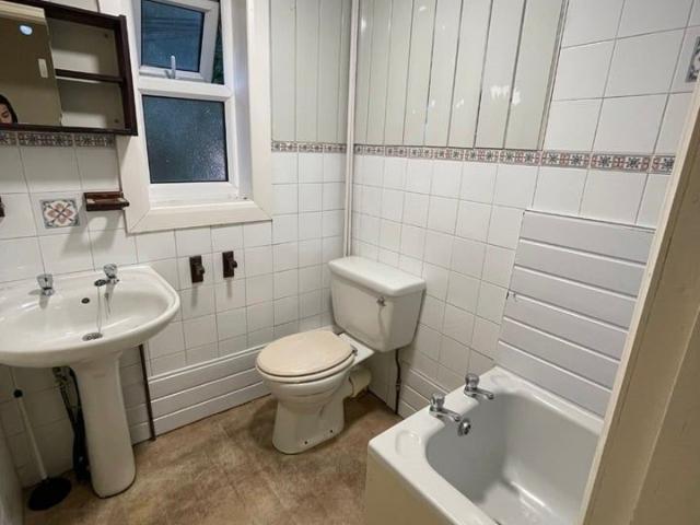 5 Bed Semi Detached House, Hyde Park Road, LS6