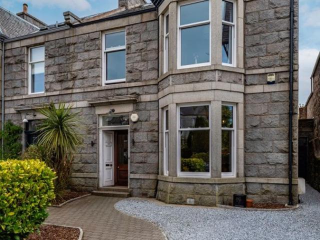 5 Bed Semi Detached House, Hamilton Place, AB15
