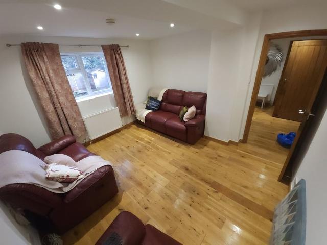 5 Bed Semi Detached House, Hoylake Road, W3