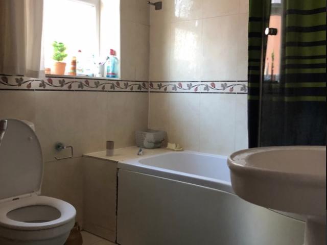 5 Bed Semi Detached House in Wembley