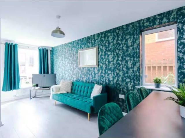 5 Bed Semi Detached House, Kylemore Way, M11