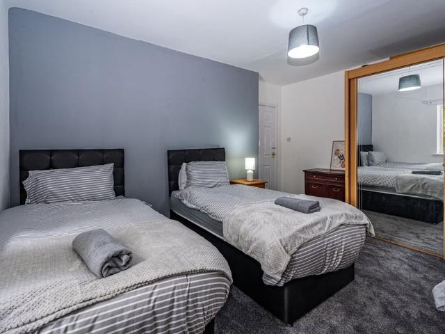 5 Bed Semi Detached House, Laxton Avenue, NG6