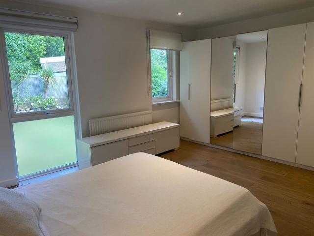 5 Bed Semi Detached House, Reynolds Way, CR0