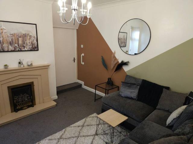 5 Bed Semi Detached House, Richmond Mount, LS6