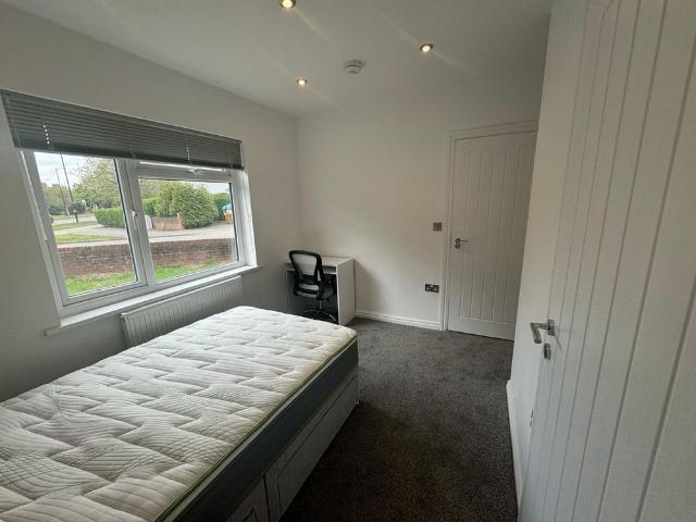 5 Bed Semi Detached House, Sheriff Avenue, CV4