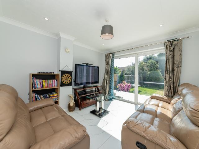 5 bed Semi Detached House To Let
